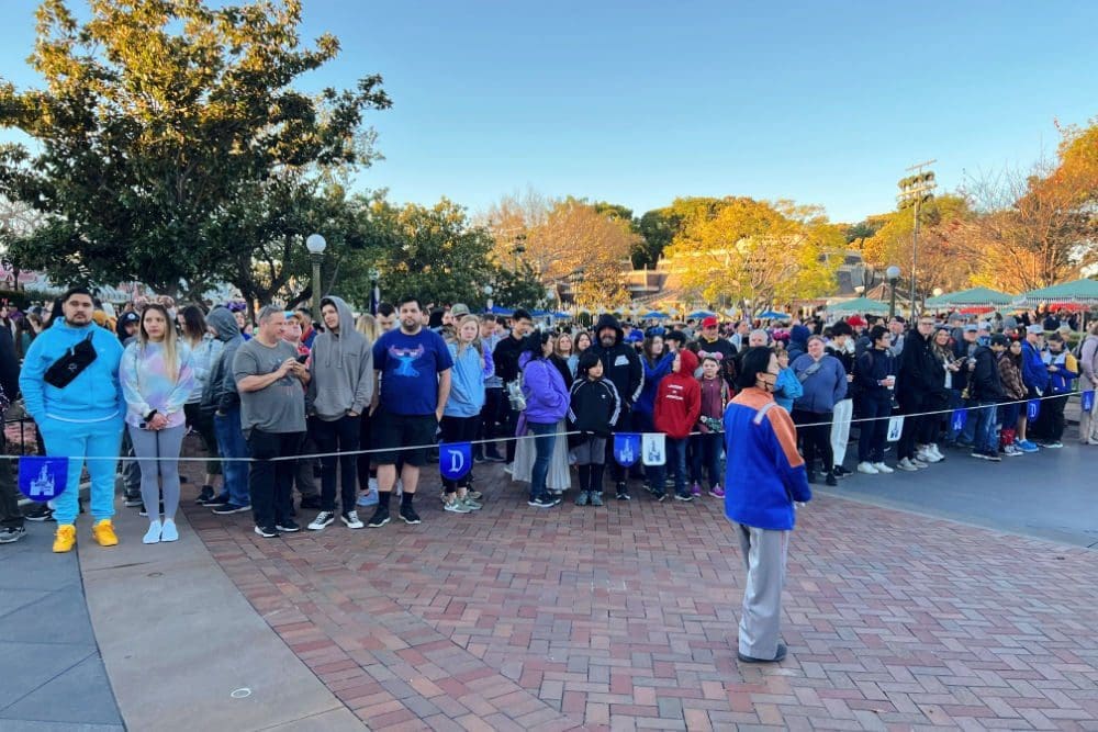 Disneyland Rope Drop Guide 2026: What Time to Arrive & Where to Go ...